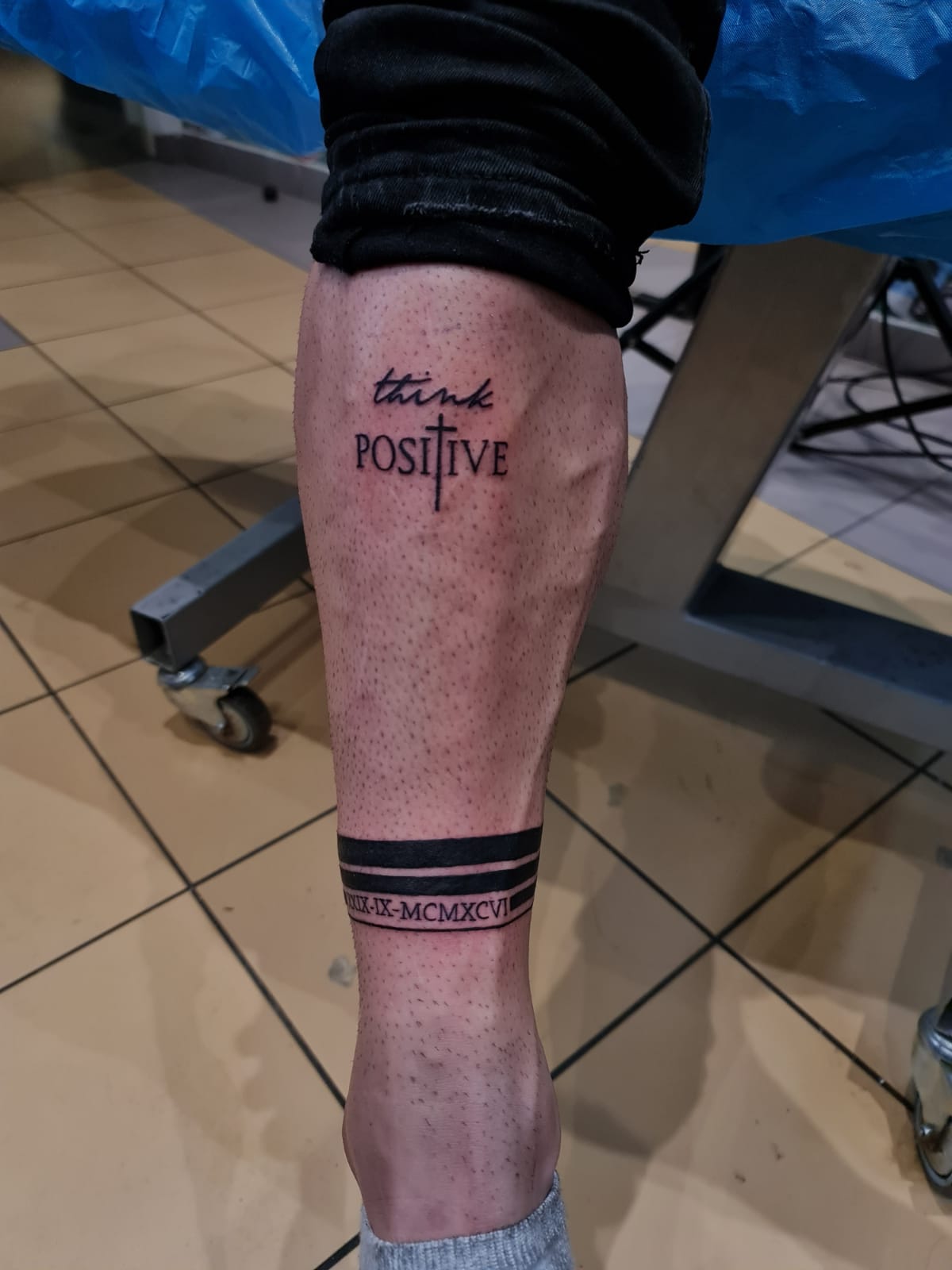 Tatuaje pe picior - InkStar
